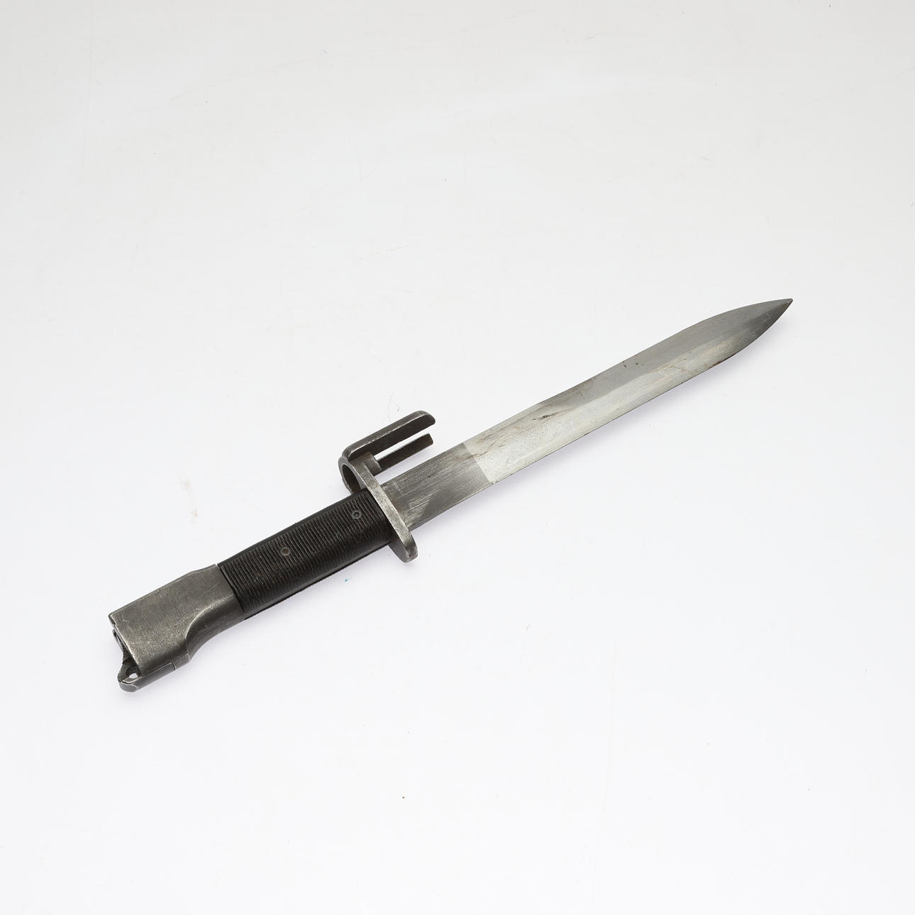 BAJONETT, FN-FAL M1 Typ A. Vapen & Militaria - Blankvapen - Auctionet