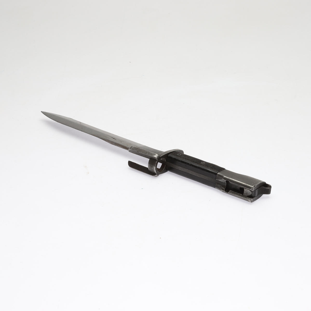 BAJONETT, FN-FAL M1 Typ A. Vapen & Militaria - Blankvapen - Auctionet