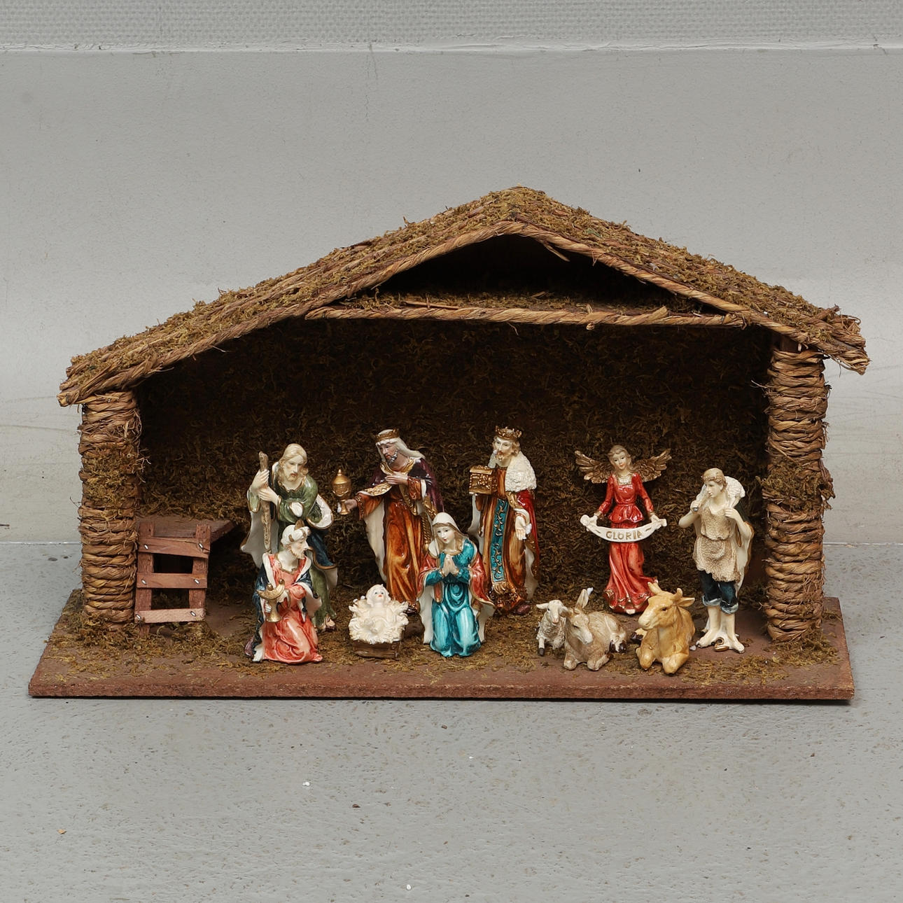 JULKRUBBA, trä & porslin, samtida. Övrigt - Övrigt - Auctionet
