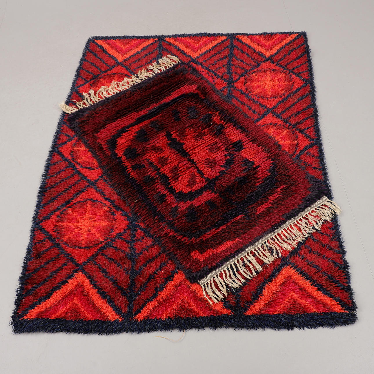 RYAMATTOR, 2 st, 1900-talets andra hälft. Mattor & Textil - Mattor ...