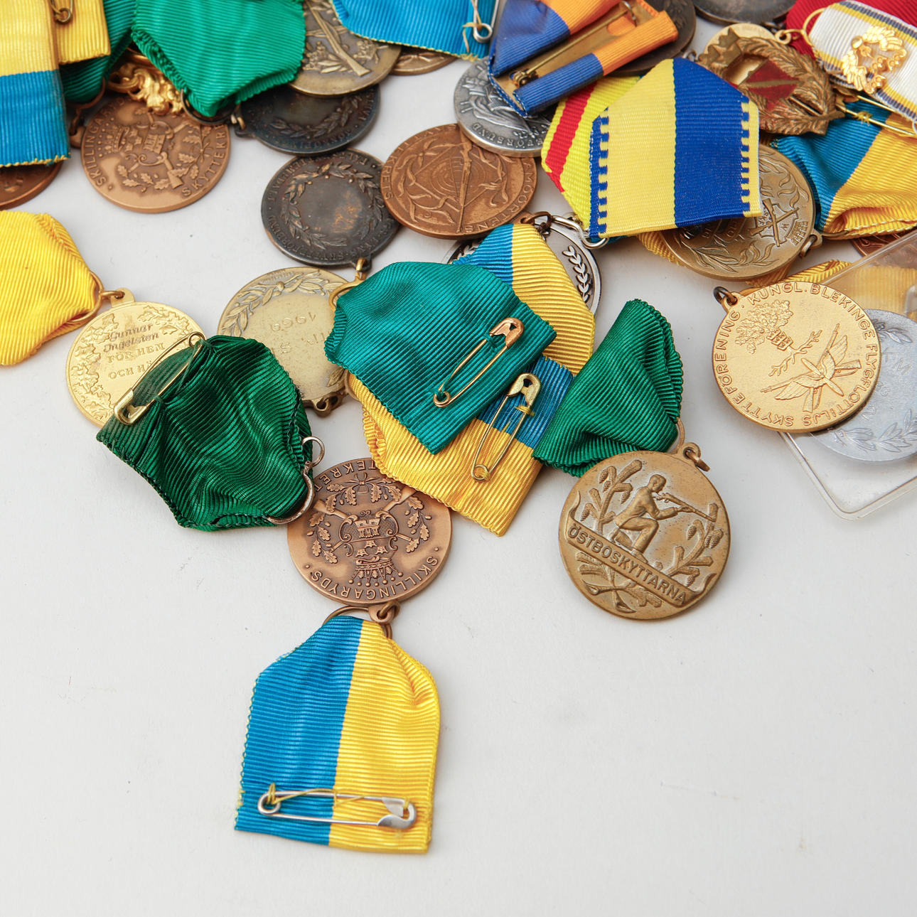 MEDALJER, med mera. Mynt, Medaljer & Frimärken - Ordnar & Medaljer ...