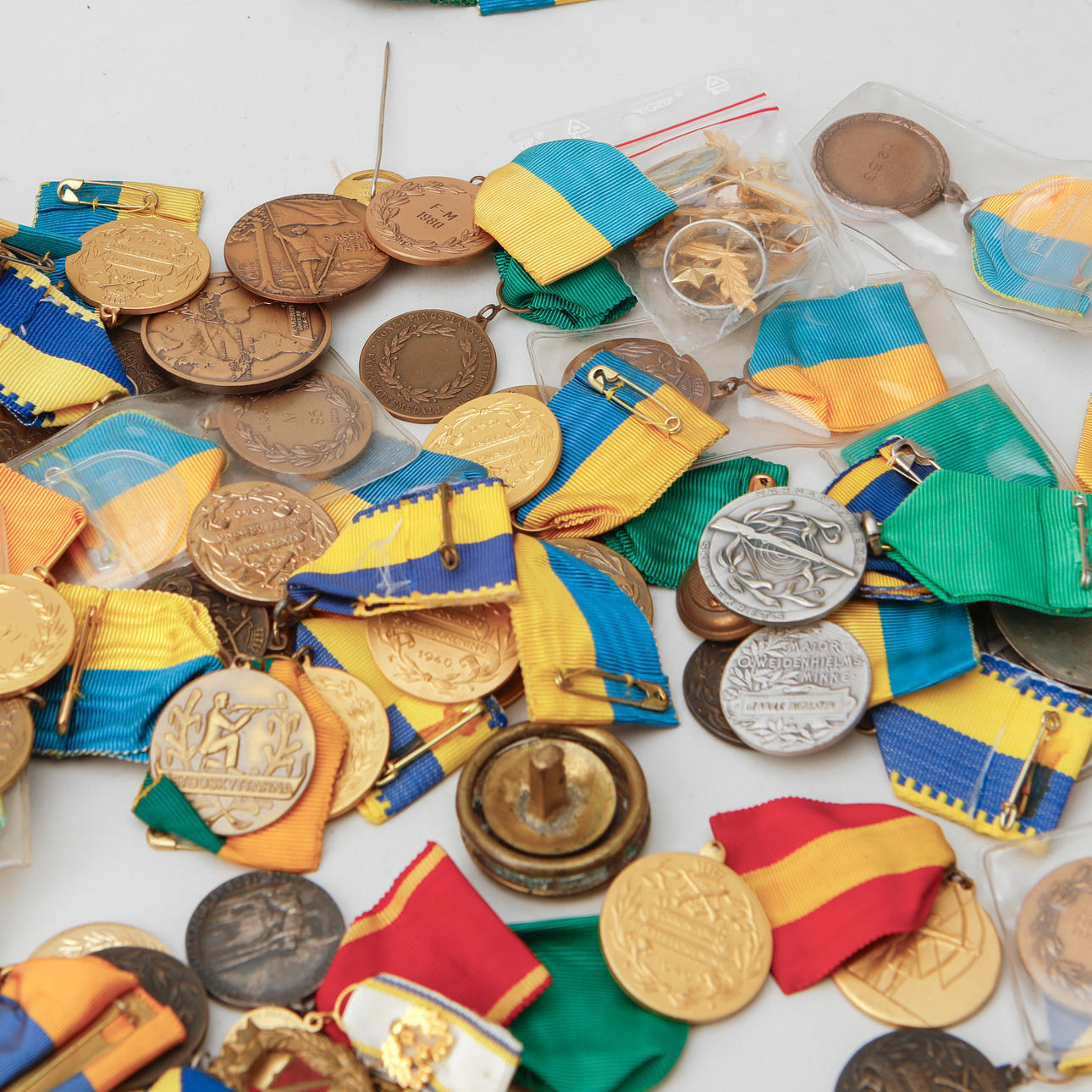 MEDALJER, med mera. Mynt, Medaljer & Frimärken - Ordnar & Medaljer ...