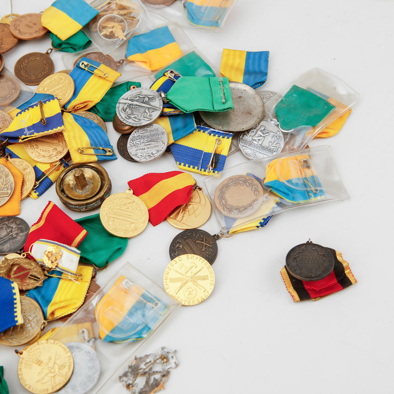 MEDALJER, med mera. Mynt, Medaljer & Frimärken - Ordnar & Medaljer ...
