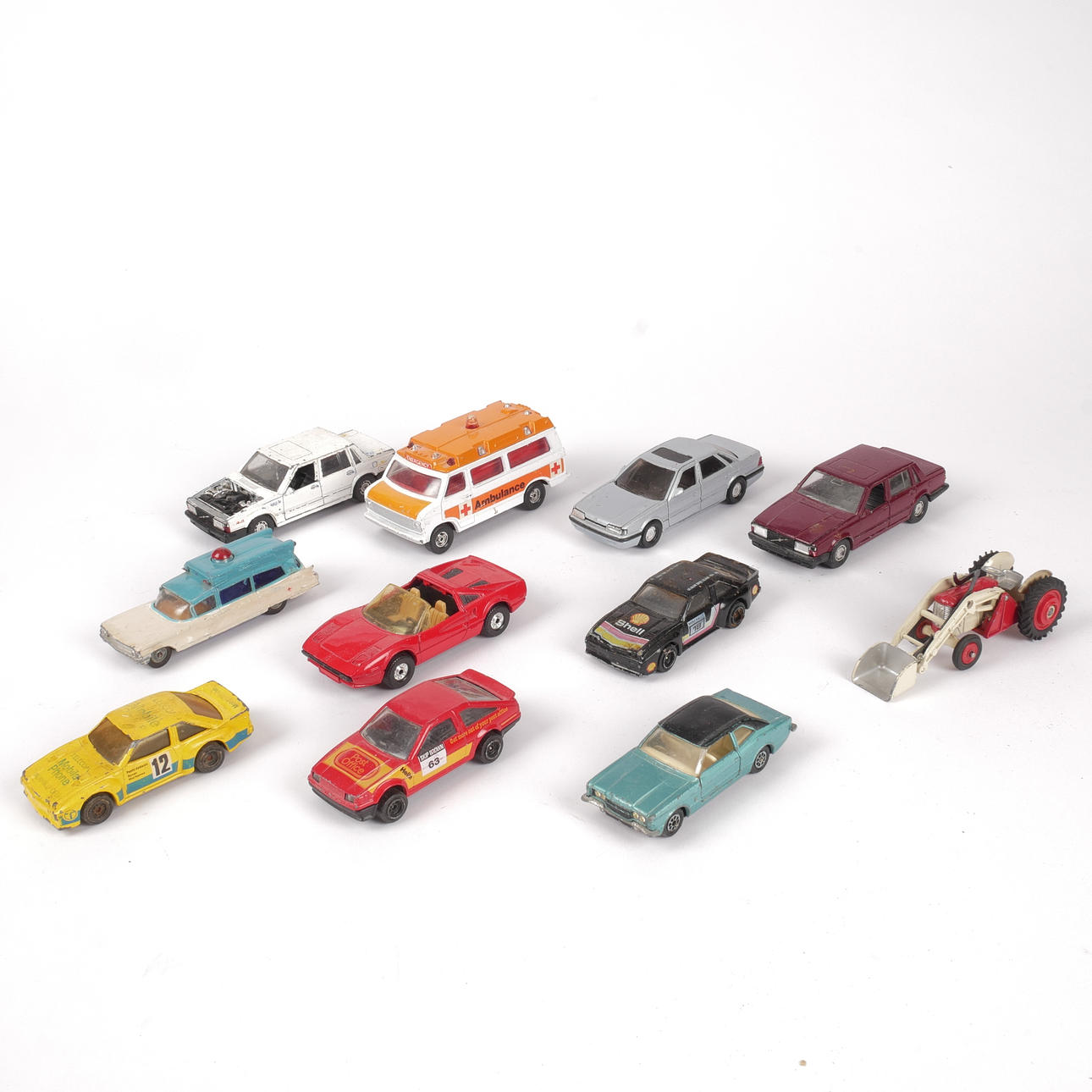 LEKSAKSBILAR och TRAKTOR, 11 st, Corgi. Leksaker - Leksaker - Auctionet