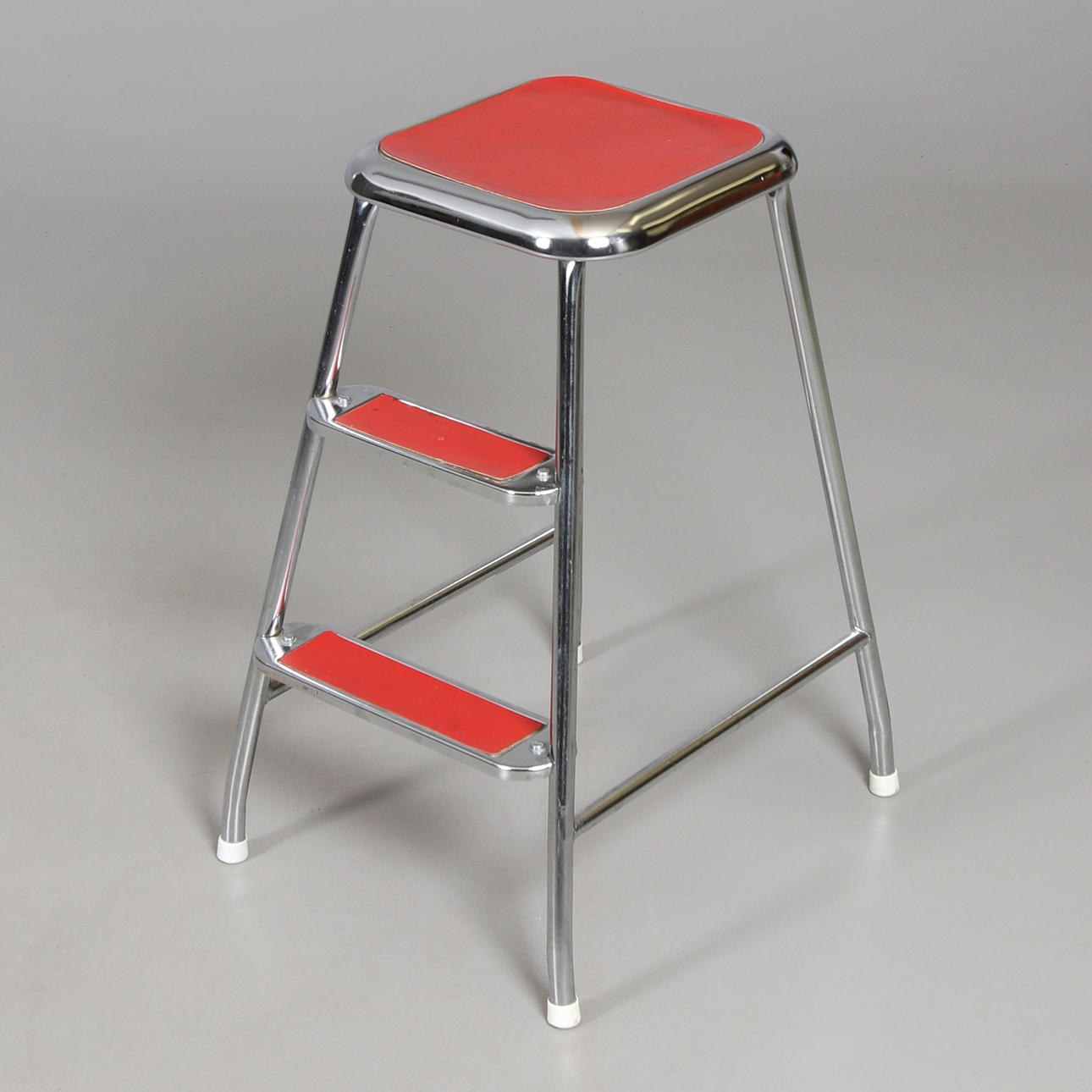 STEGPALL, Awab. 1950/60-tal. Möbler - Fåtöljer & Stolar - Auctionet