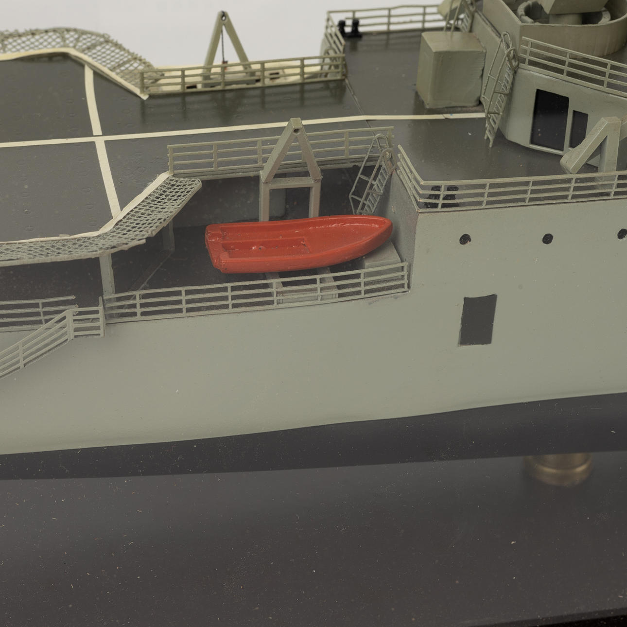 HMS CARLSKRONA, fartygsmodell. Vapen & Militaria - Övrig militaria ...