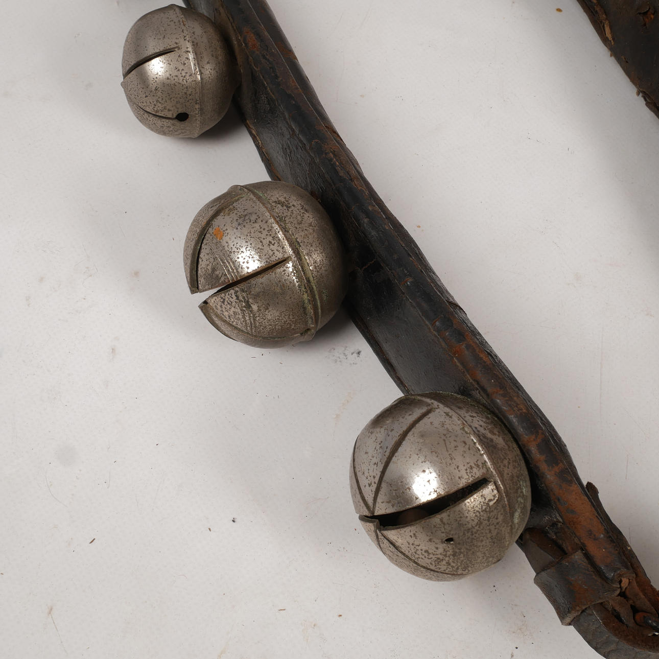 BESMAN och BJÄLLERKRANS, 4 st, 17/1800-tal. Allmoge - Verktyg & Redskap ...