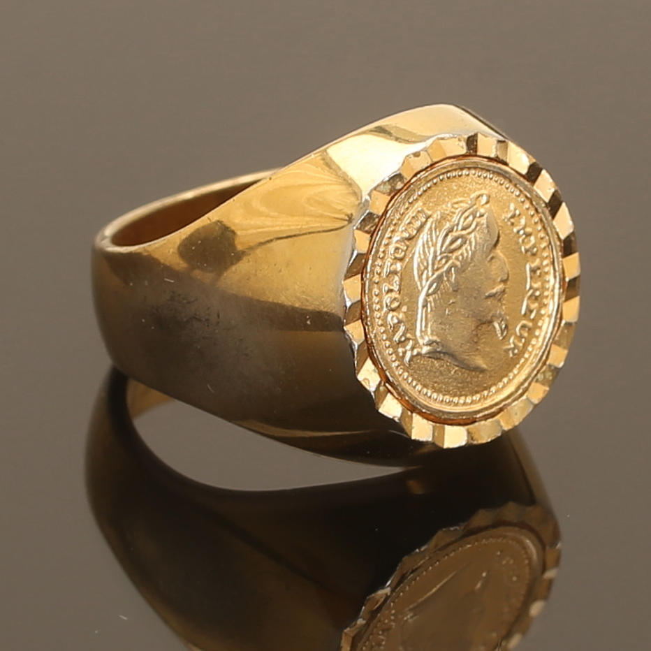 KLACKRING, förgylld metall. Smycken & Ädelstenar - Ringar - Auctionet