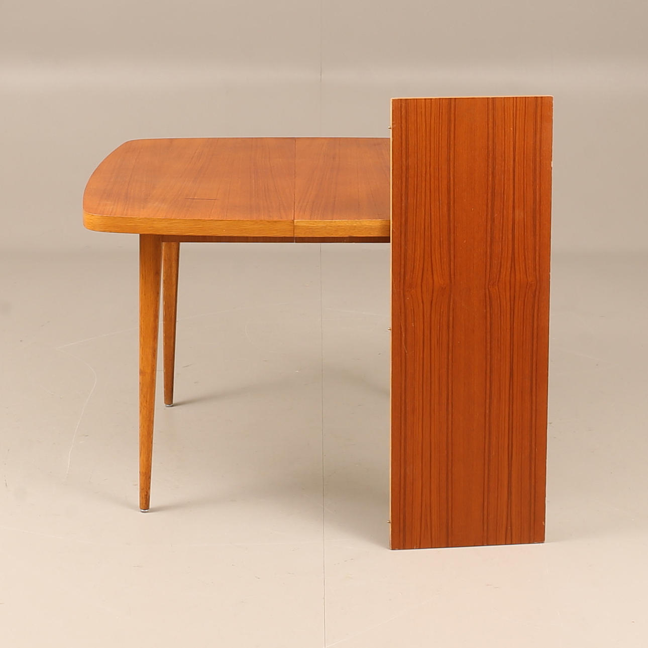 BORD, teak, 1960-tal. Möbler - Bord - Auctionet