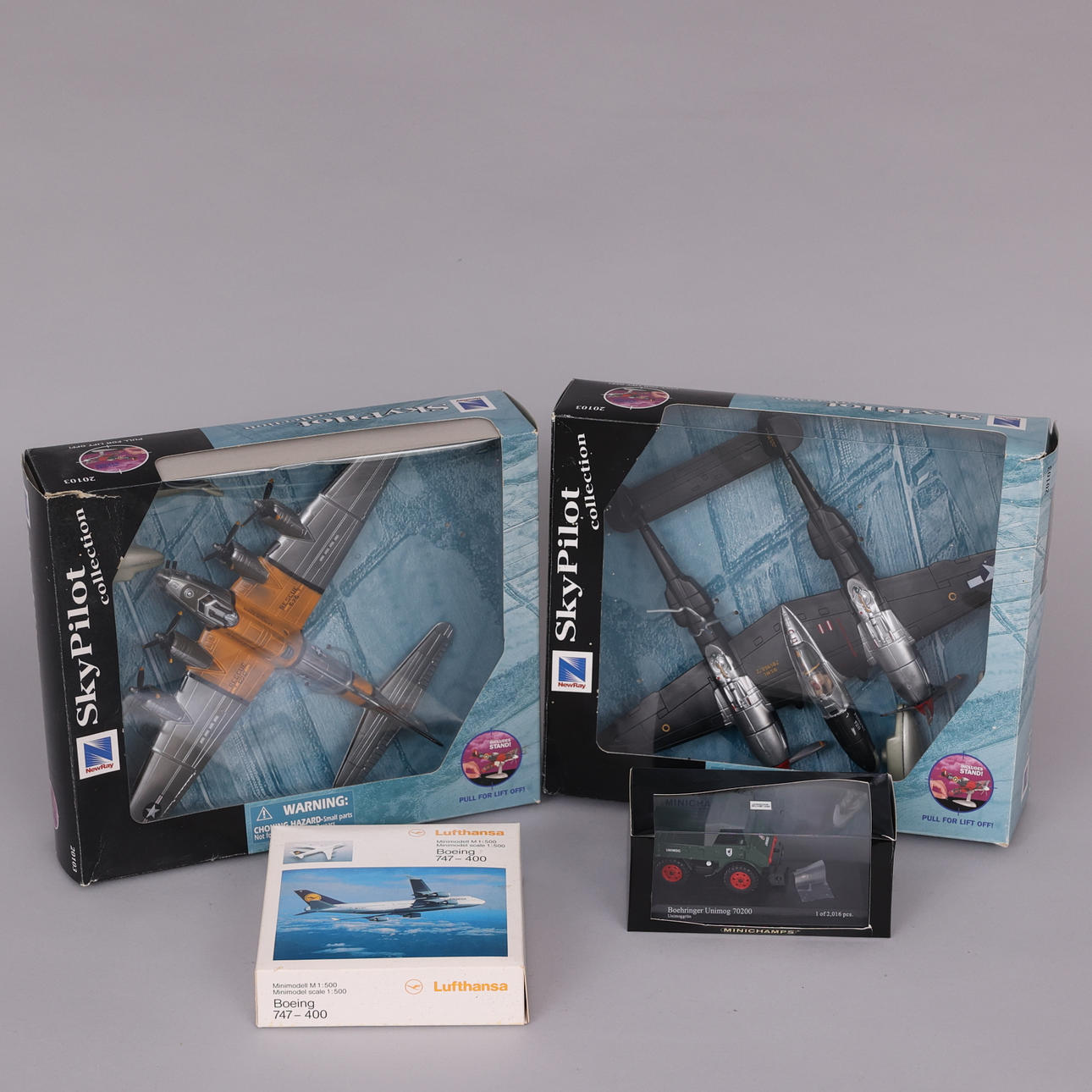 MODELLBIL& FLYGPLAN, 4 delar. Leksaker - Leksaker - Auctionet