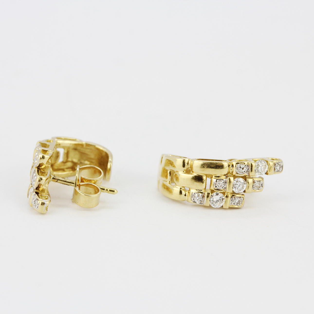 18CT DIAMANT SET ÖRHÄNGEN. Smycken & Ädelstenar - Örhängen - Auctionet