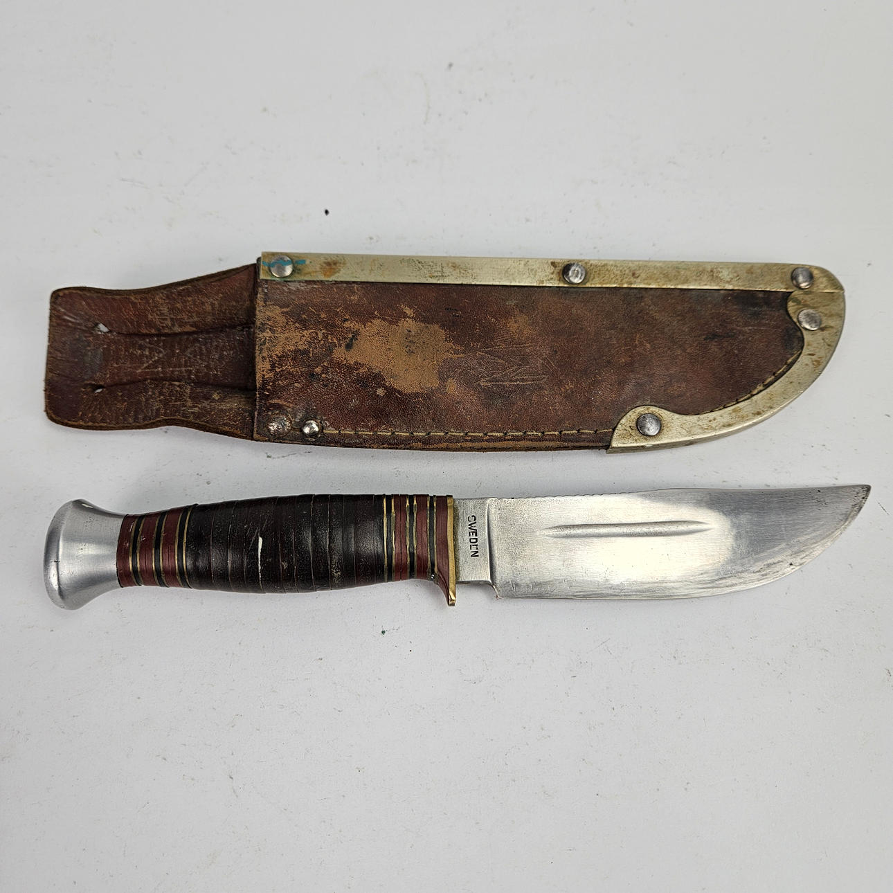 PONTUS HOLMBERG. Sannolikt civiltillverkad kniv som användes av ...