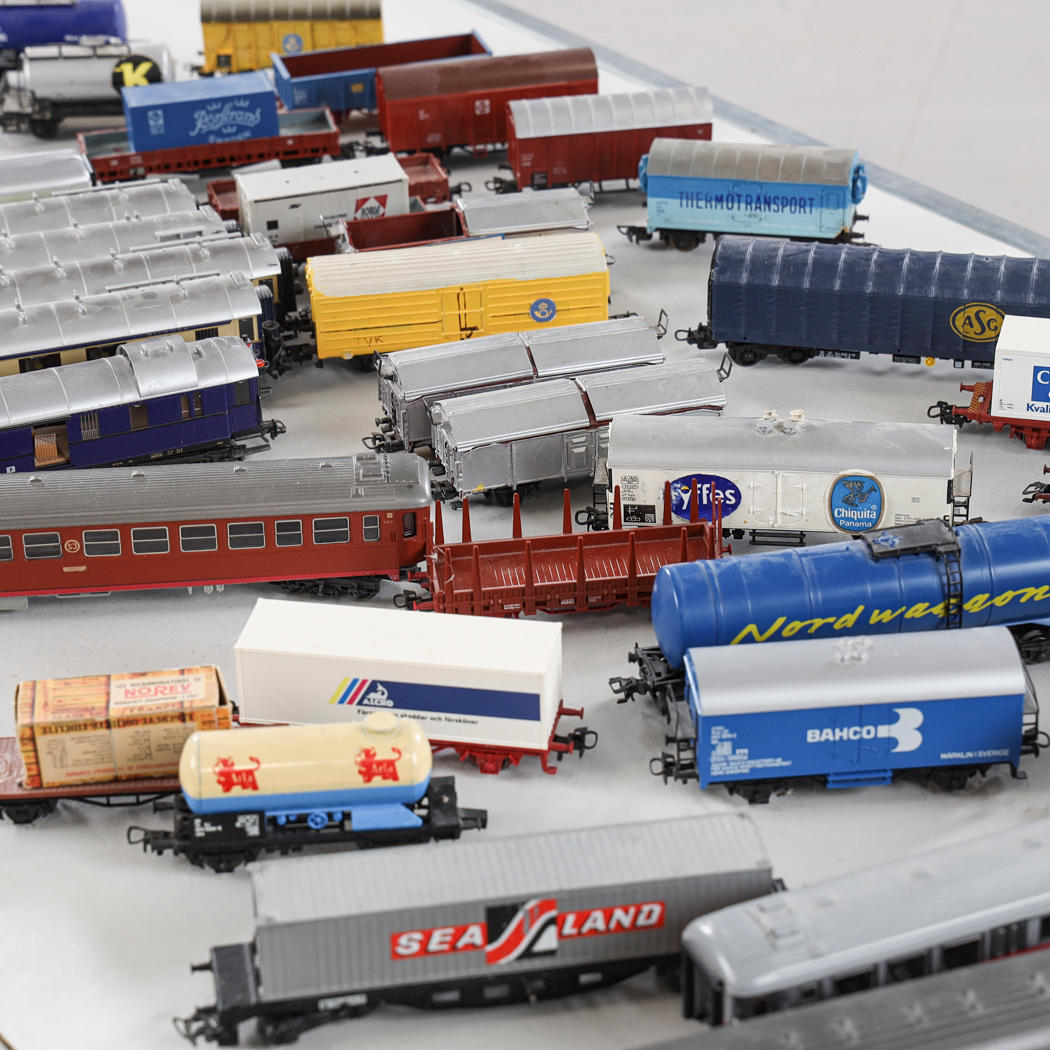 MÄRKLIN, LIMA, mm, större samling person och godsvagnar. Samlarföremål ...