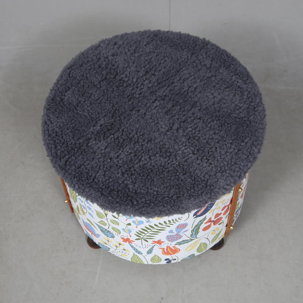 PUFF med förvaring, 1900-tal. Möbler - Fåtöljer & Stolar - Auctionet