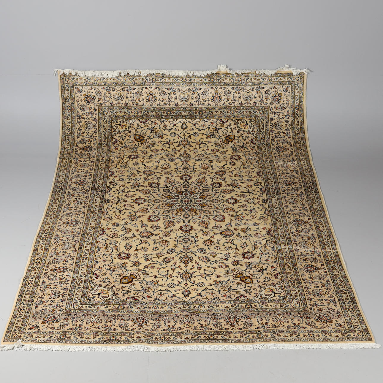 MATTA, persisk, Kashan, semiantik, 364 x 238 cm. Mattor & Textil ...