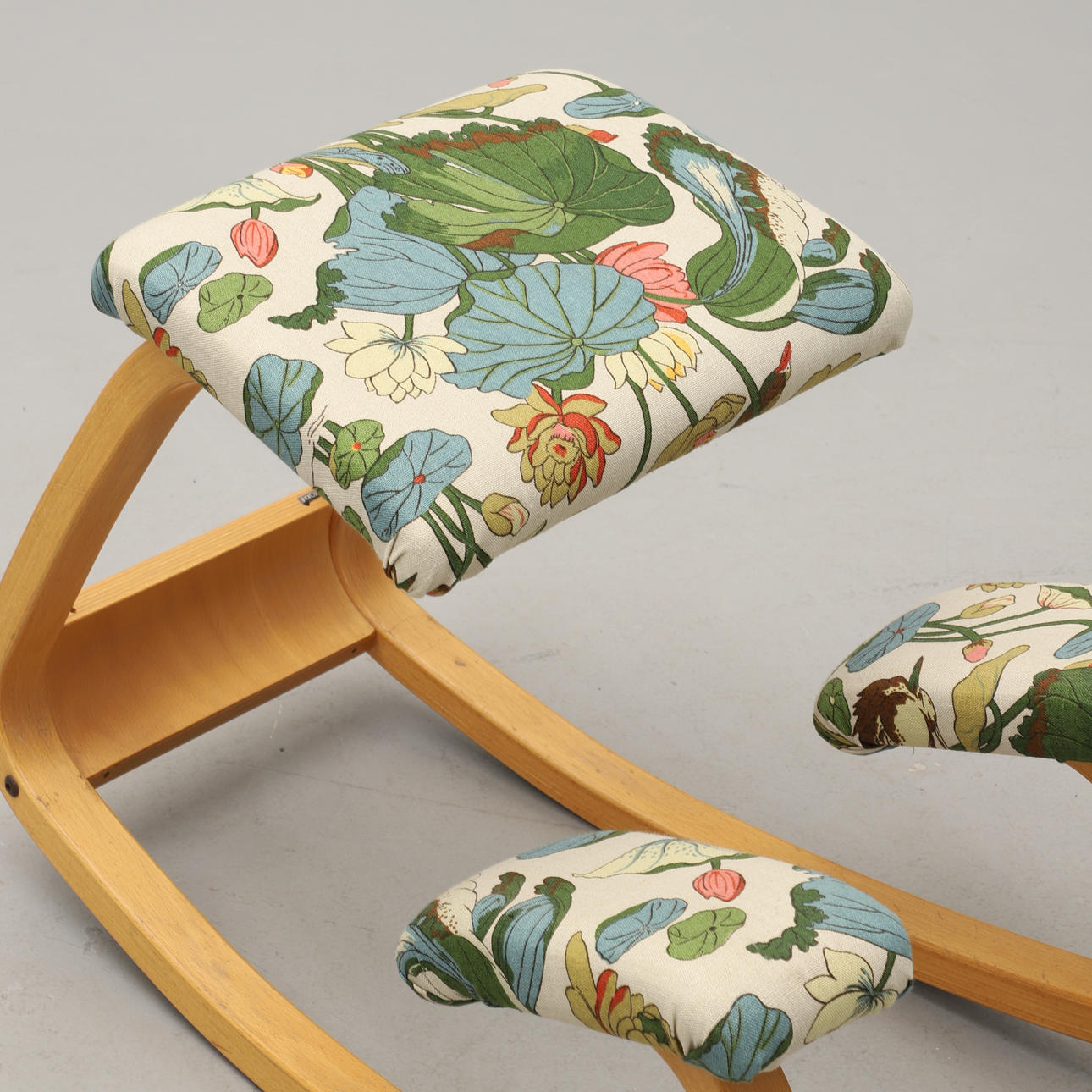 PETER OPSVIK. KNÄSTOL, "Variér Variable Balans", Stokke, Norge. Möbler ...