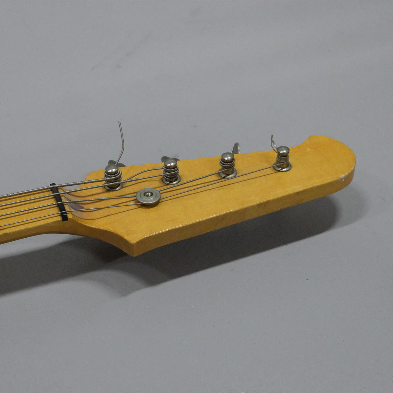 ELBAS. Samlarföremål - Musikinstrument - Auctionet