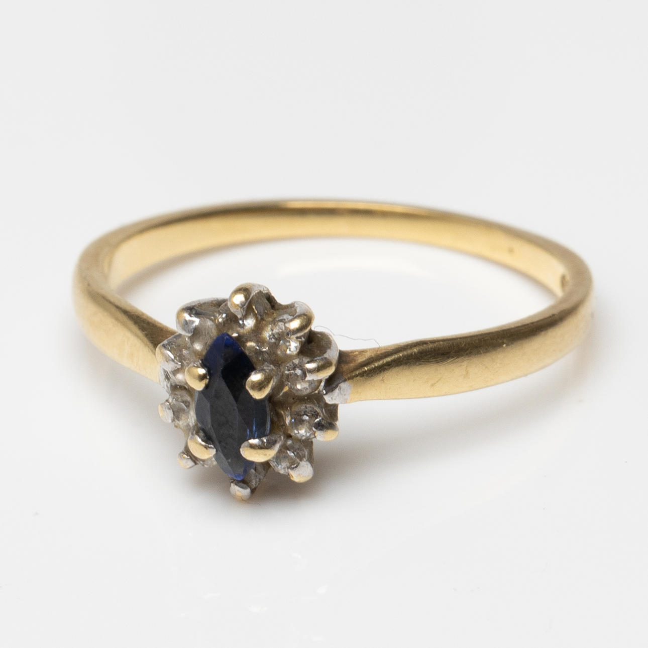 RING, guld 18k, med stenar. Smycken & Ädelstenar - Ringar - Auctionet