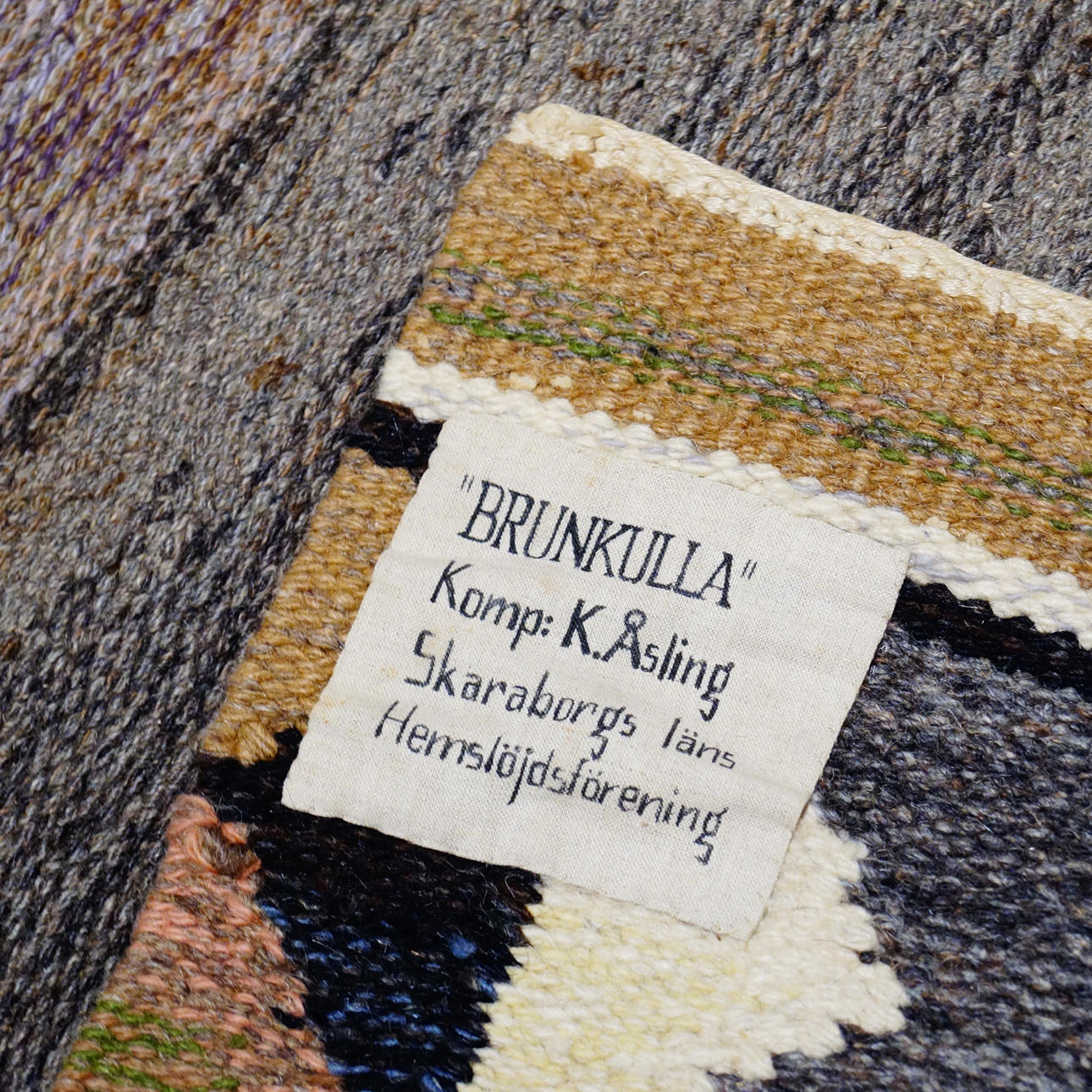 KERSTIN ÅSLING SUNDBERG. matta, Rölakan "Brunkulla", Skaraborgs läns ...