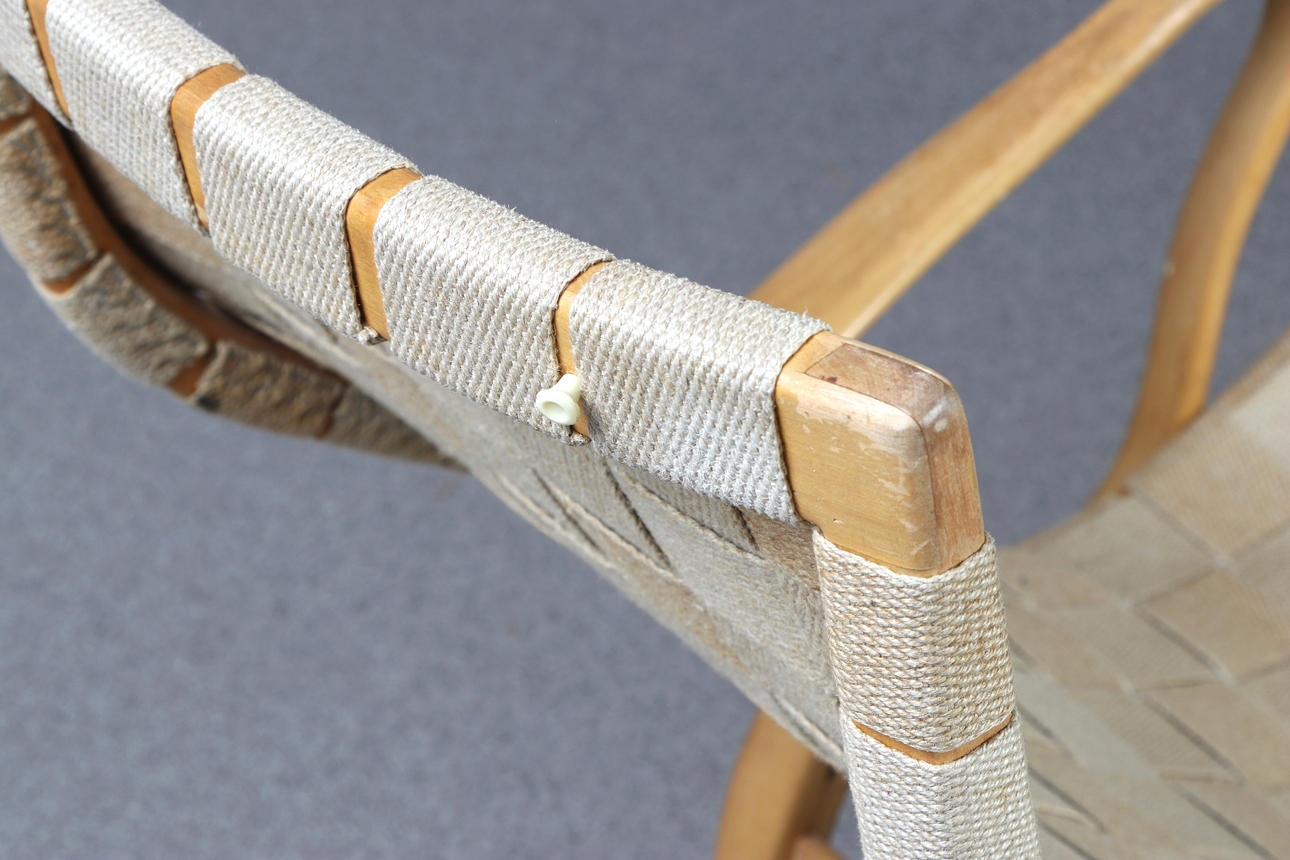 BRUNO MATHSSON. LIGGFÅTÖLJ. Bok med klädsel i sadelgjord. "Pernilla 3 ...