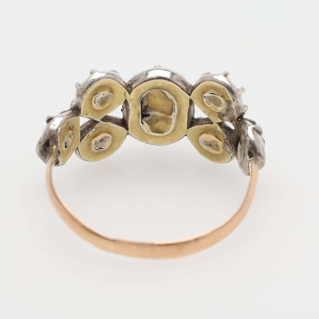 ANTIK RING MED DIAMANTER. Smycken & Ädelstenar - Ringar - Auctionet