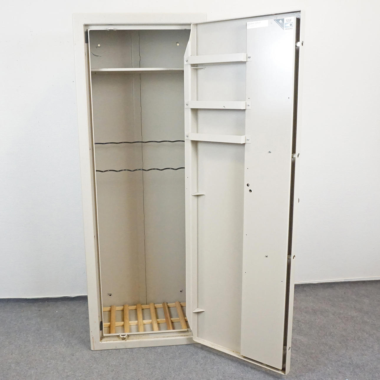 VAPENSKÅP/SÄKERHETSSKÅP, Nivex 1500 N. Vapen & Militaria - Övrig militaria - Auctionet