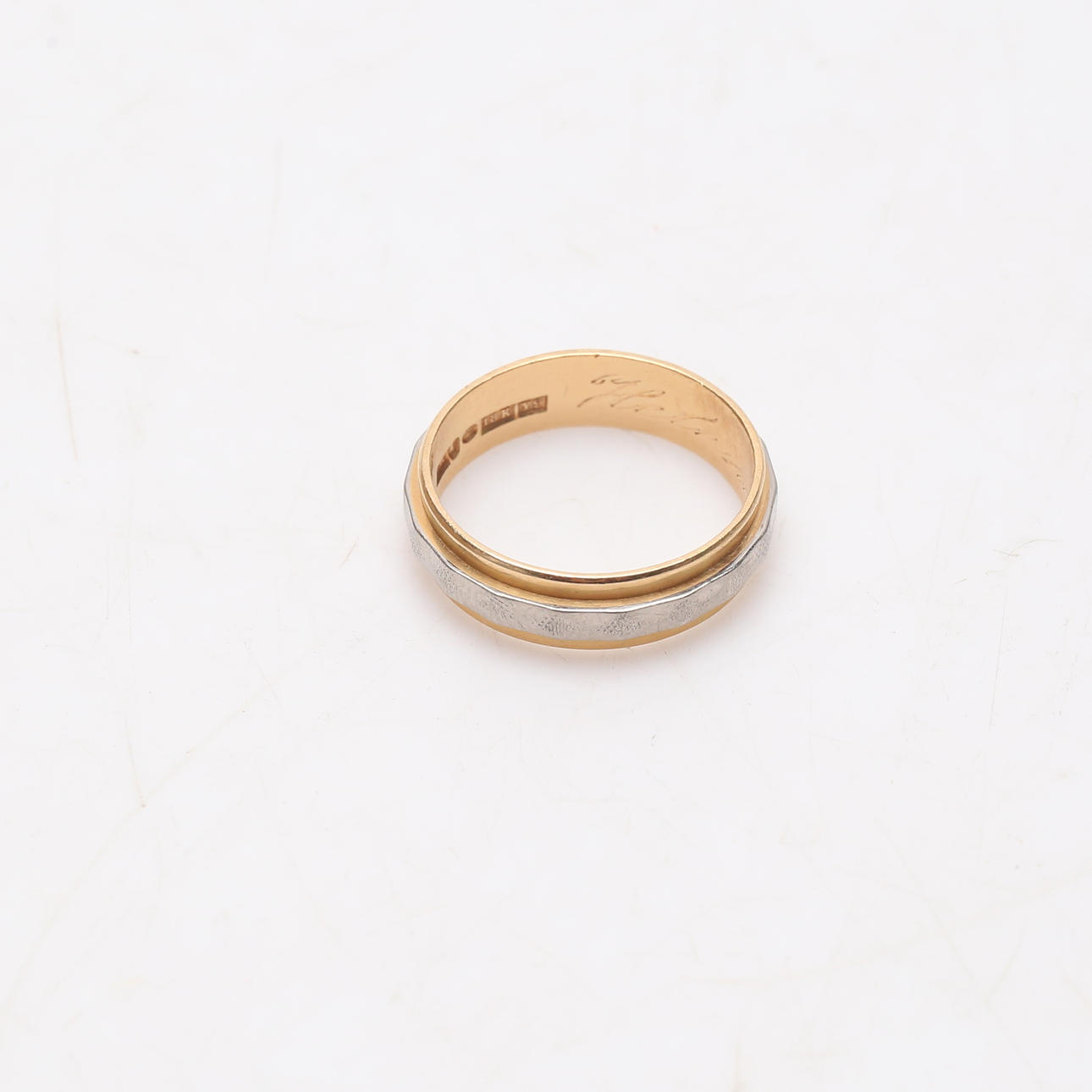 RING, 18k, rött/vitt guld, vikt ca 6,3 gram. Smycken & Ädelstenar ...