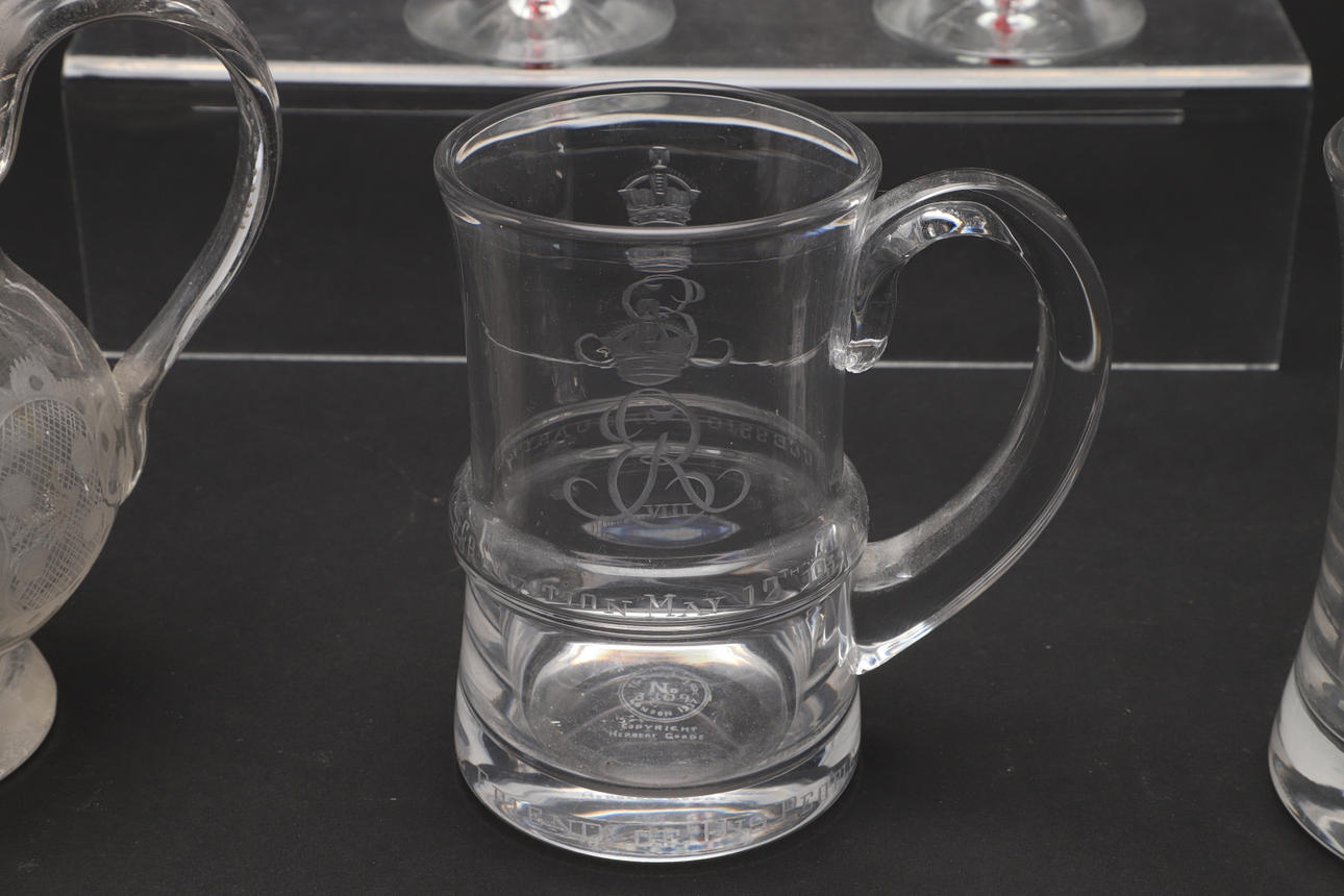 CORONATION GLASS ITEMS & OTHER GLASS ITEMS. Glass - Art glass - Auctionet