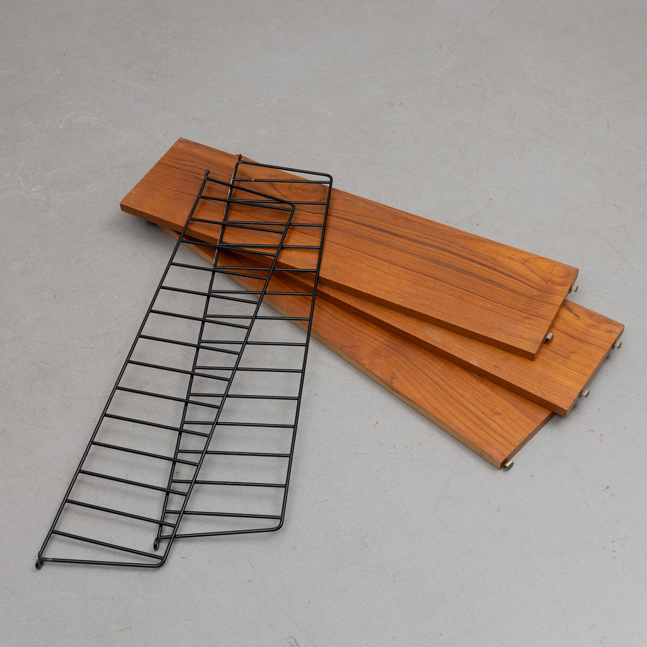 STRINGHYLLA, teak, tre delar. Möbler - Skåp & Hyllor - Auctionet