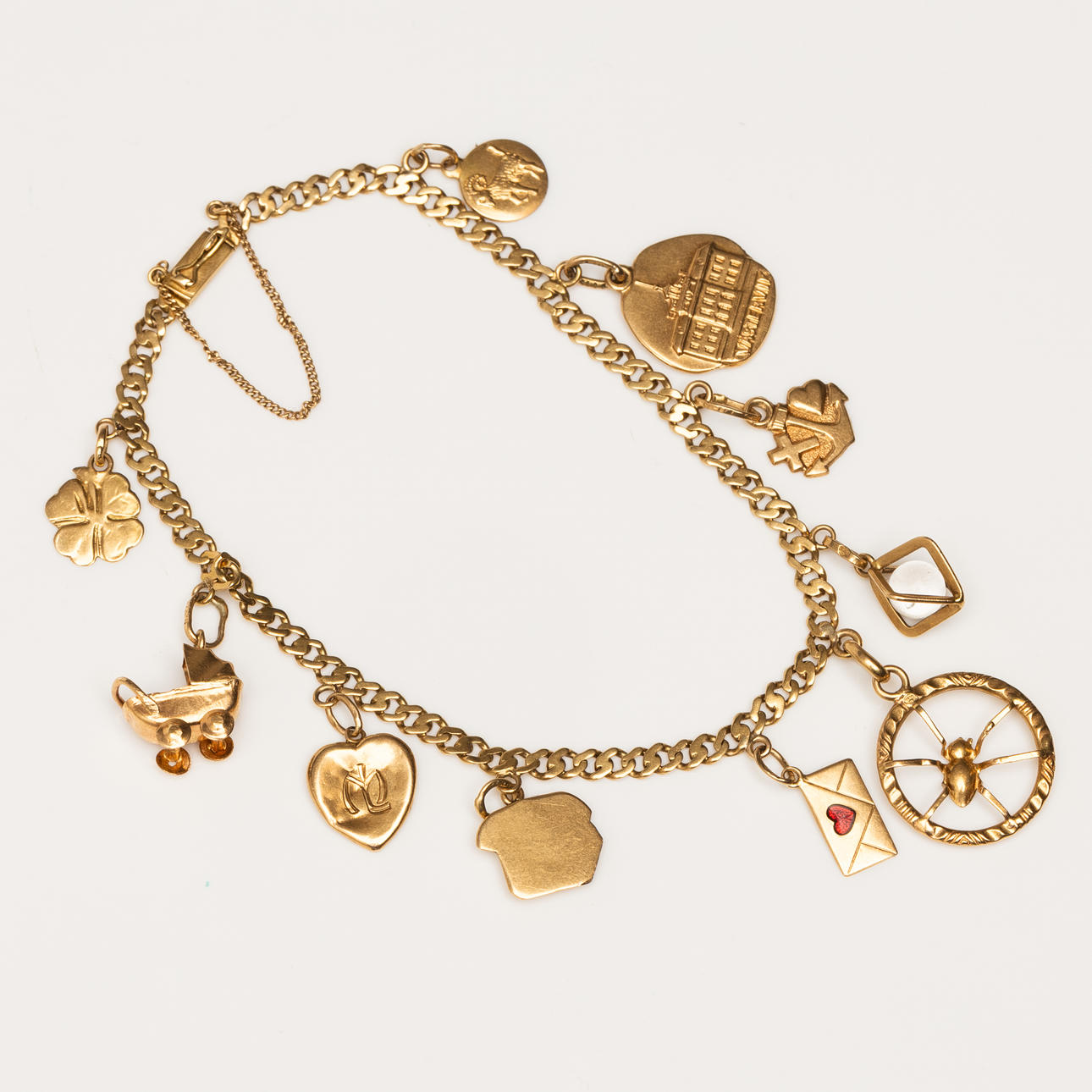 ARMBAND, med BERLOCKER, 18k guld. Smycken & Ädelstenar - Armband ...