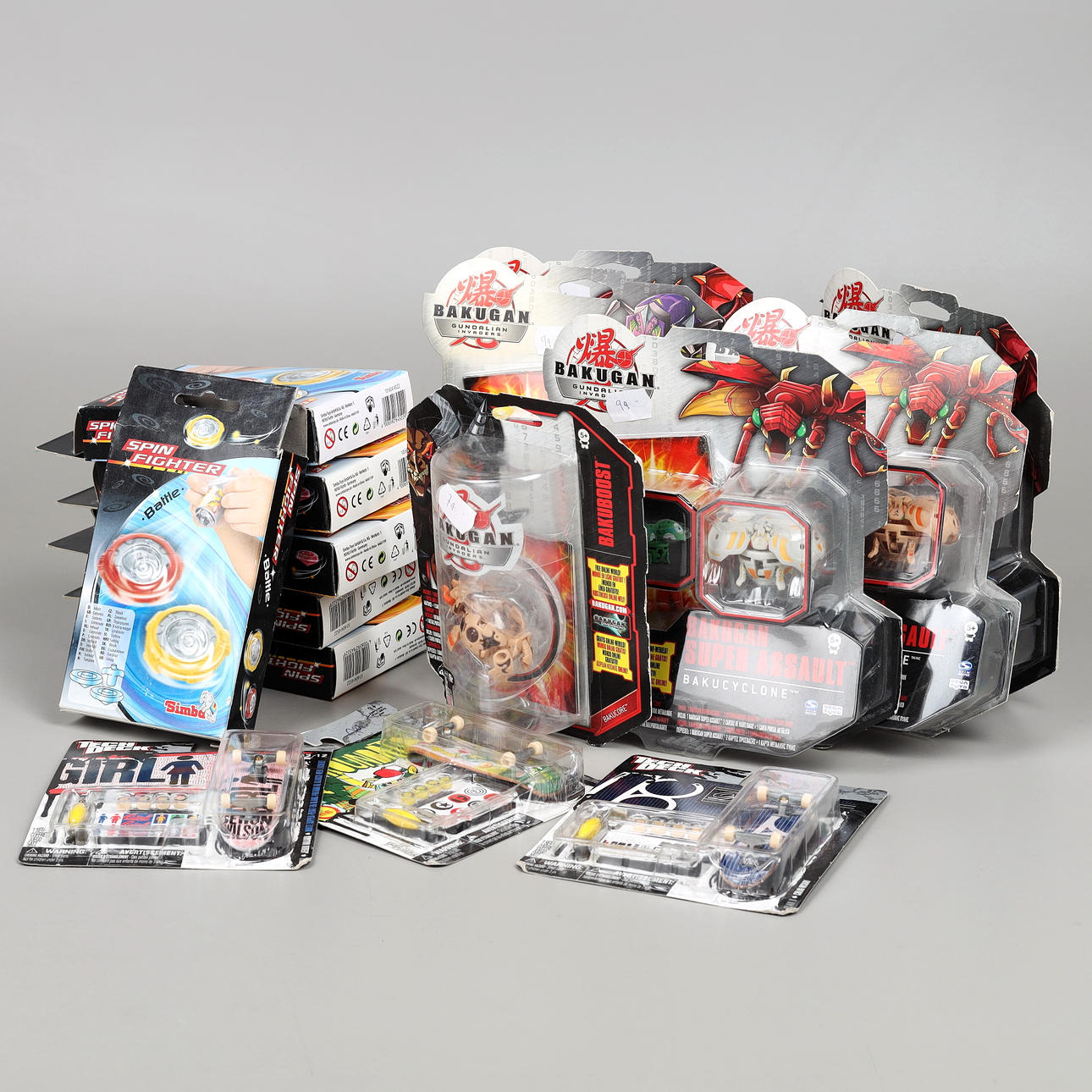 BAKUGAN, SPIN FIGHTERS, 15 st, 1900/2000-tal. Leksaker - Leksaker ...