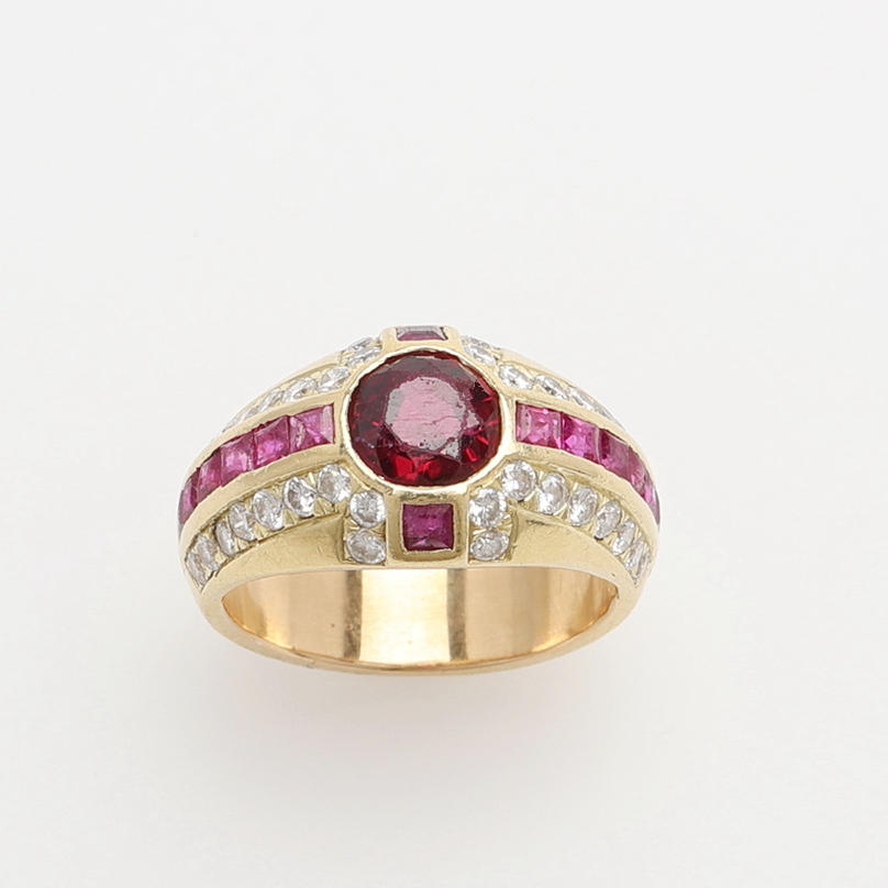 RING MED RUBINER OCH DIAMANTER. Smycken & Ädelstenar - Ringar - Auctionet