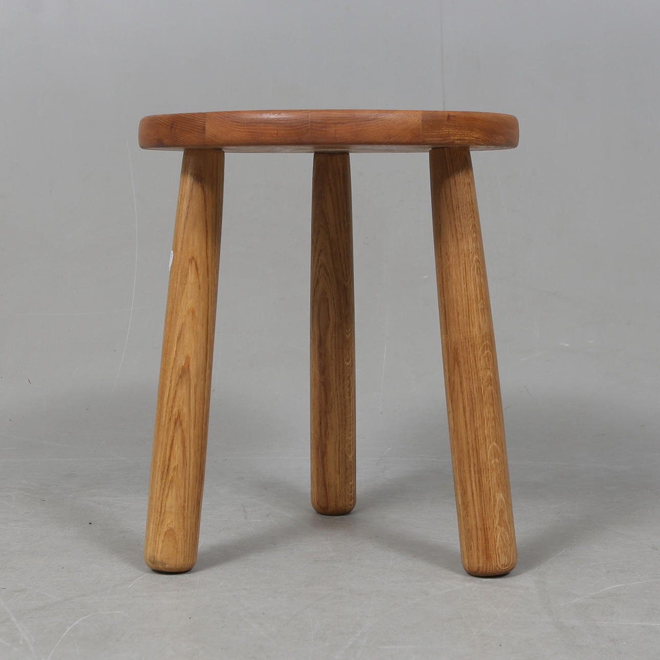 PALL, alm och ek, Vic Howard. Möbler - Fåtöljer & Stolar - Auctionet