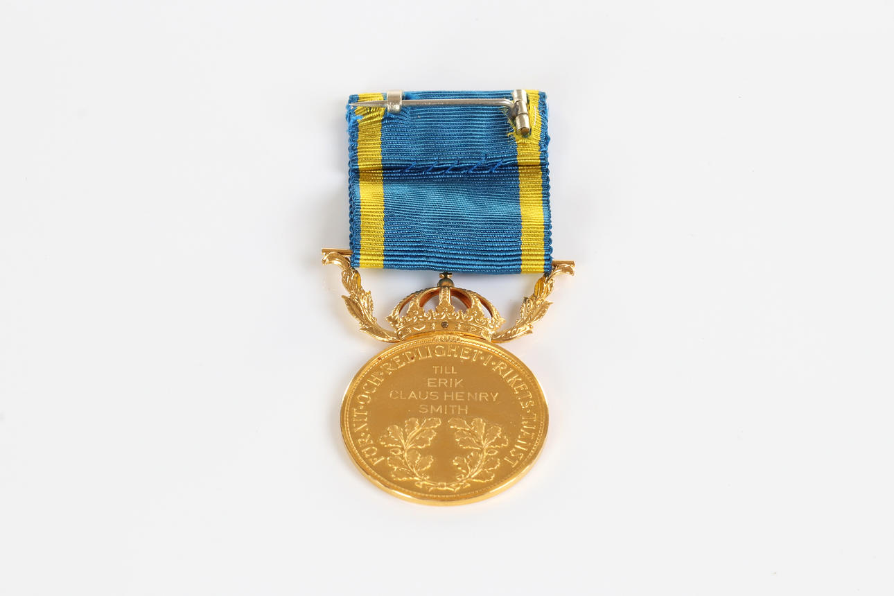 GULDMEDALJ, 23k guld och med bygel i 18k guld, "För nit och redlighet i ...