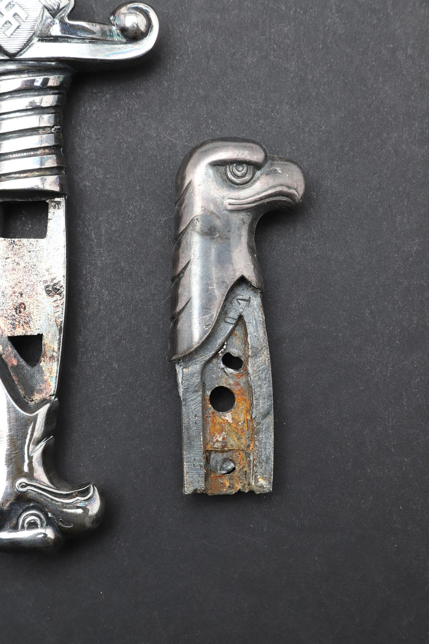 A COLLECTION OF SECOND WORLD WAR GERMAN DAGGER PARTS. Weapons ...