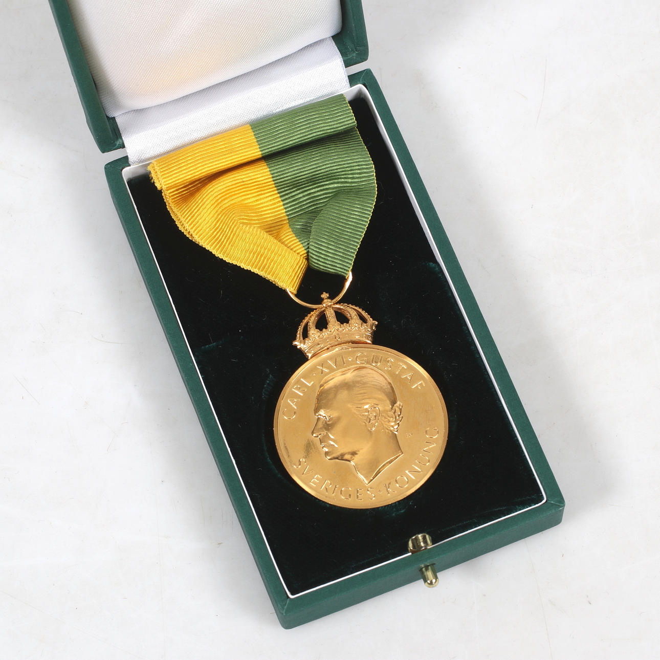 MEDALJ, 18k guld "Kungliga Patriotiska Sällskapet", Carl XVI Gustav ...