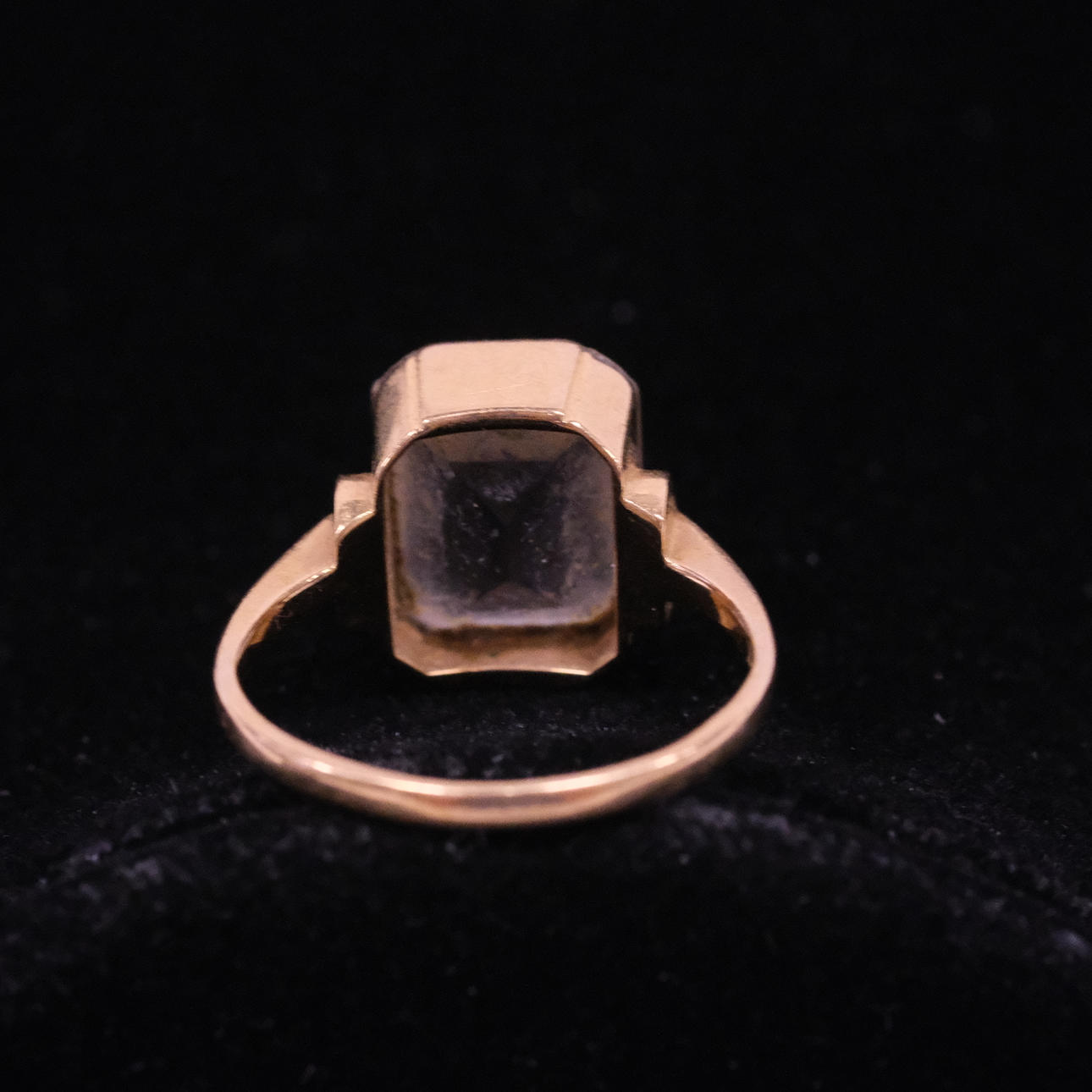 RING MED STEN, 18K GULD. Smycken & Ädelstenar - Ringar - Auctionet