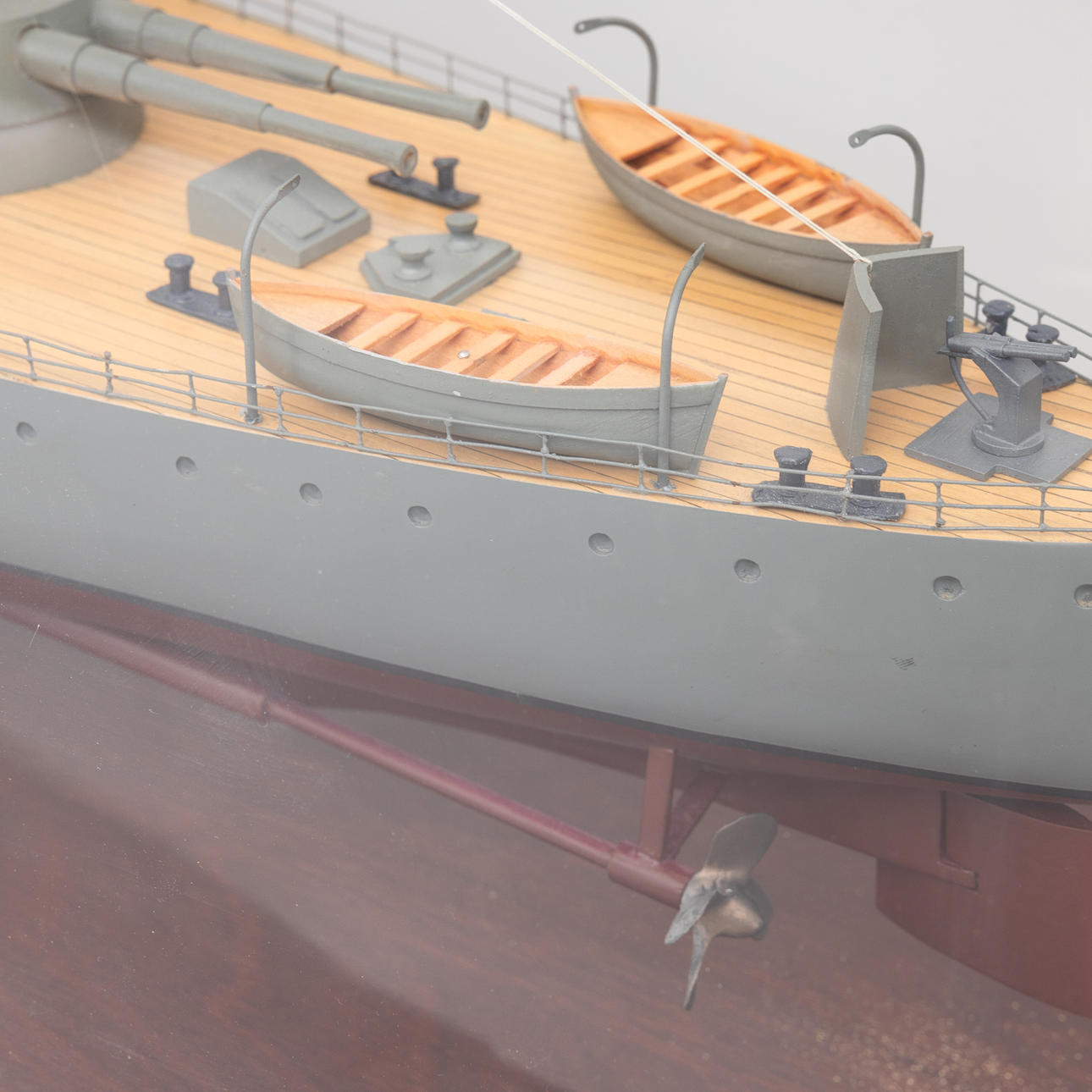 PANSARSKEPPET DROTTNING VICTORIA, fartygsmodell efter förebilden byggd ...