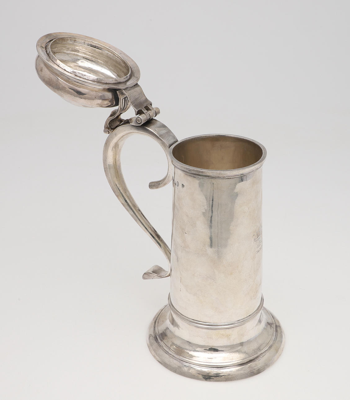 A GEORGE I SILVER COMMUNION FLAGON. Silver & Metals - Silver - Auctionet