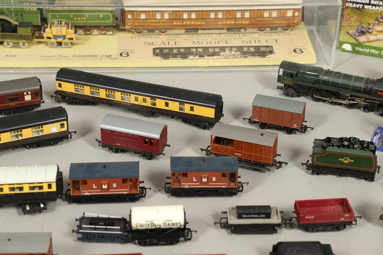 RAILWAY - N GAUGE LOCOMOTIVES & ROLLING STOCK, & VARIOUS OTHER RAILWAY ...