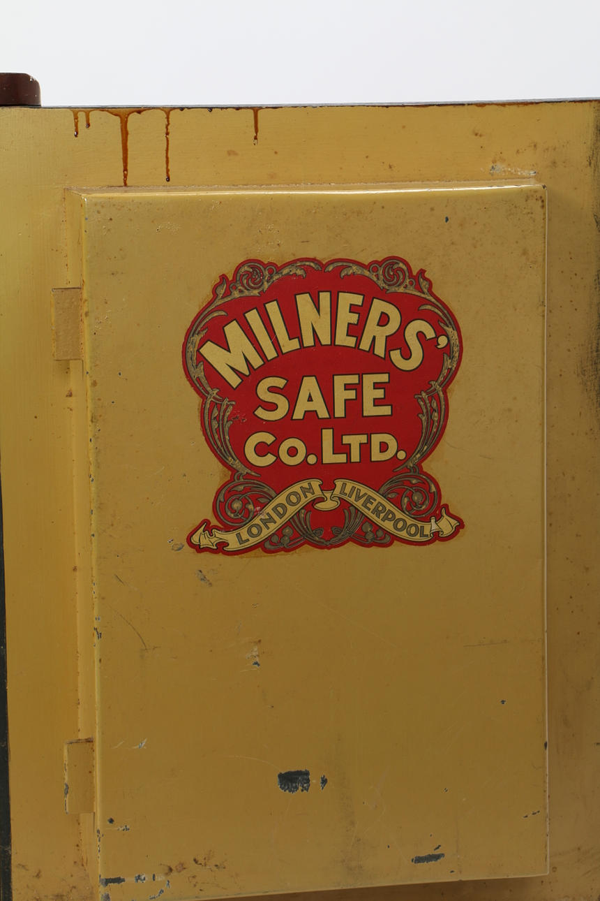 EIN PATENTGESCHÜTZTER SAFE „212" VON VICTORIAN MILNERS SAFE & CO LTD ...
