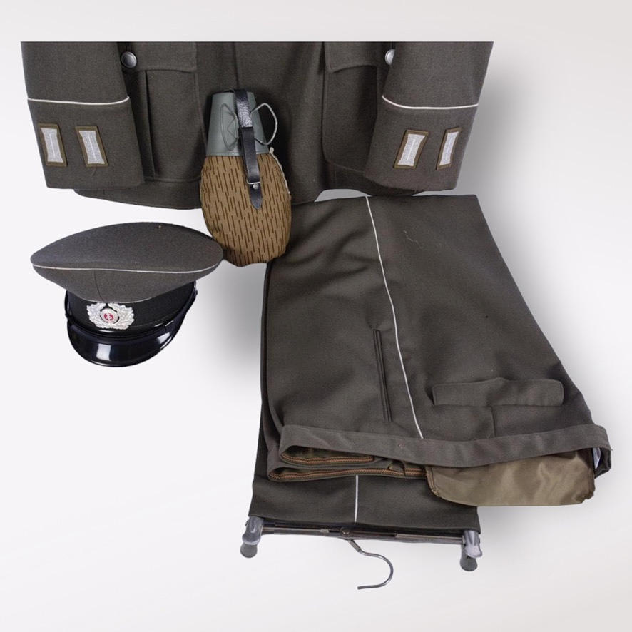 UNIFORM, Infanteri, Östtyskland. Vapen & Militaria - Uniformer ...