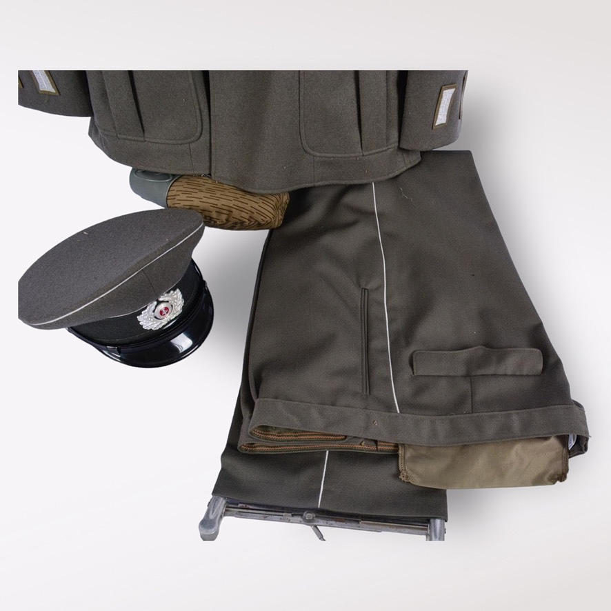 UNIFORM, Infanteri, Östtyskland. Vapen & Militaria - Uniformer ...