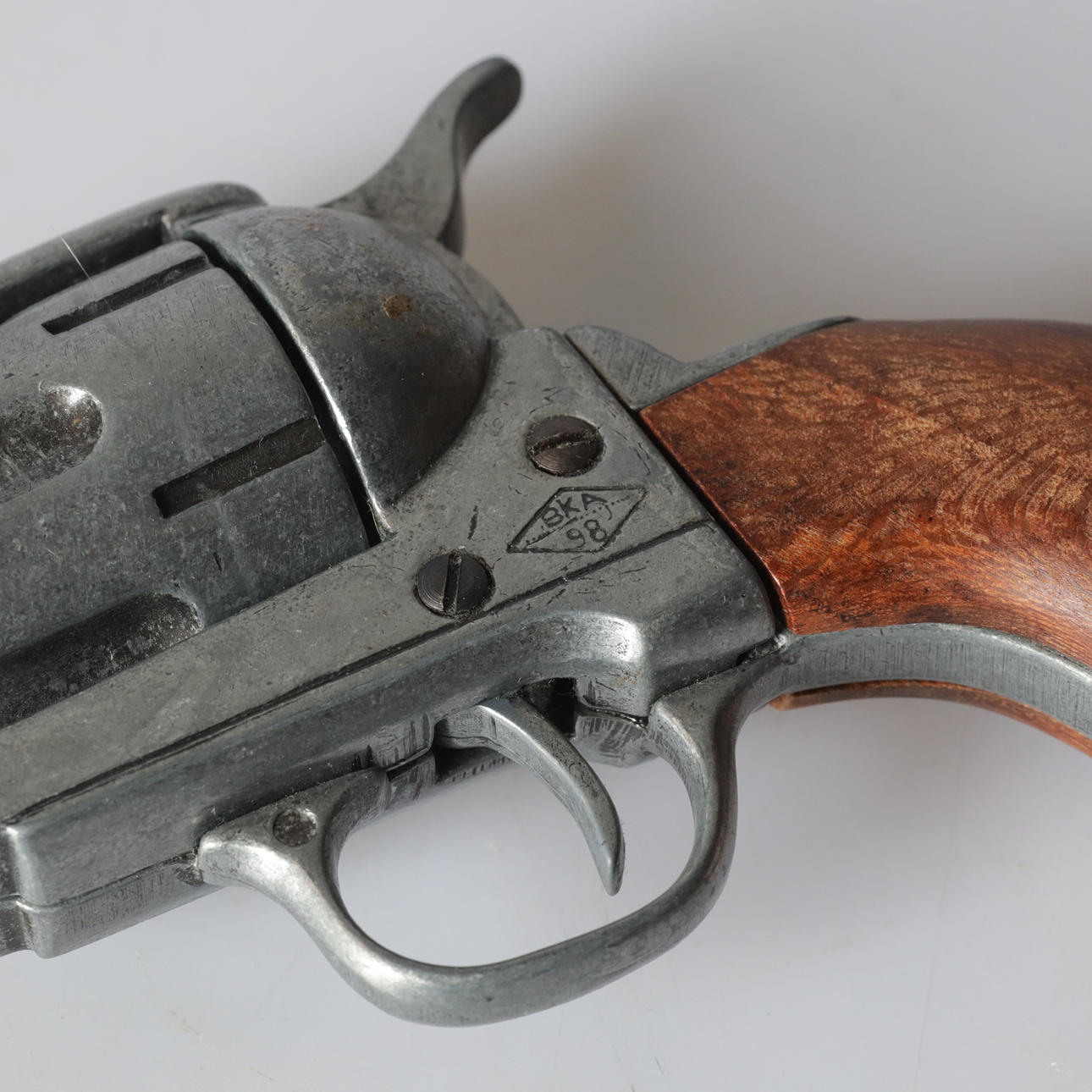 REVOLVER, metall/trä, BKA 98, replika efter Colt 1851 Navy. Vapen ...