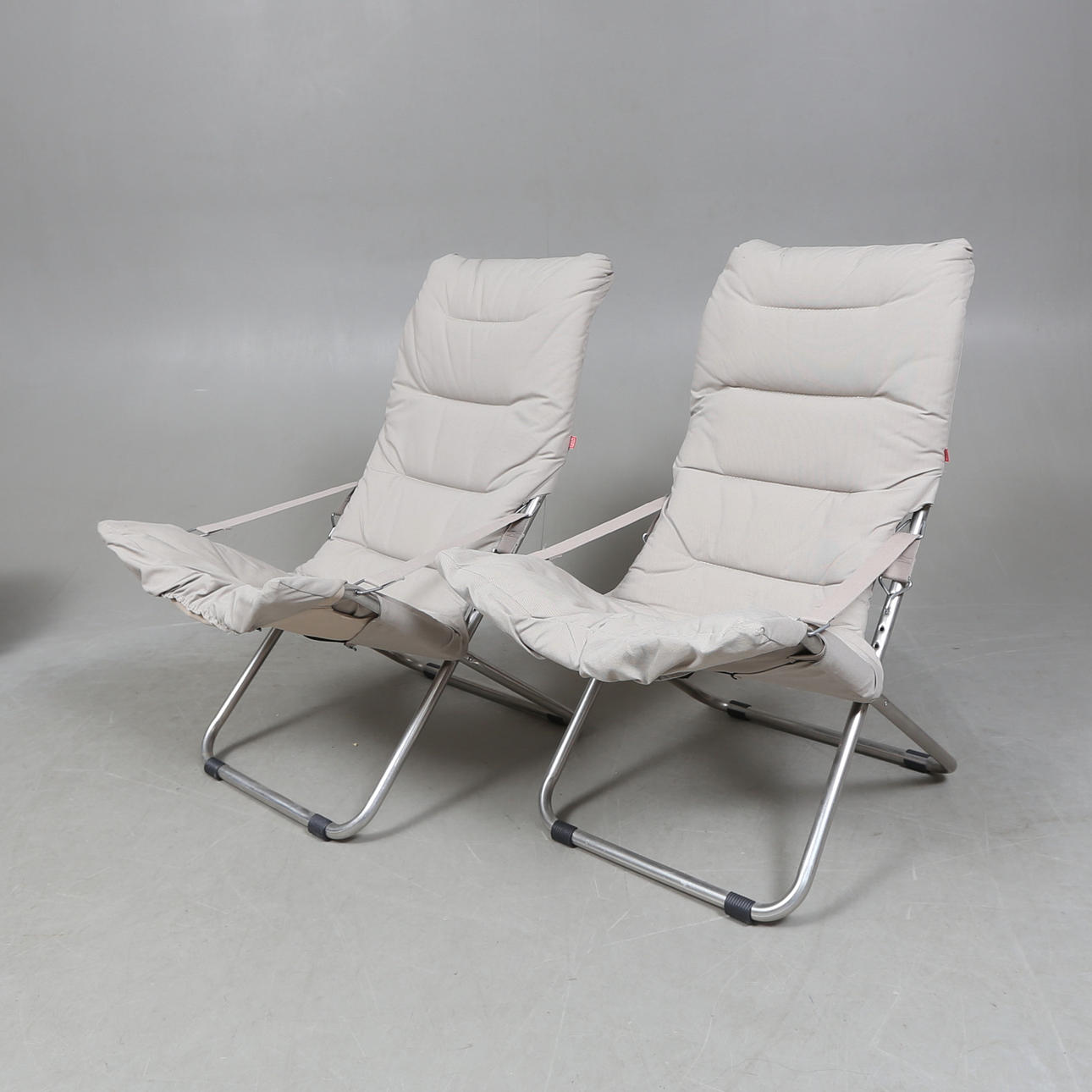 SOLSTOLAR, ett par, "Fiesta", Fiam, Italien. Möbler - Trädgårdsmöbler - Auctionet