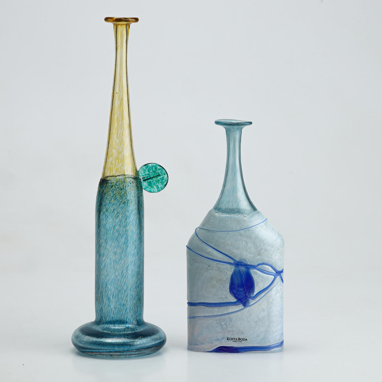 BERTIL VALLIEN. vaser, 2 stycken, Artist Collection, Kosta Boda. Glas ...
