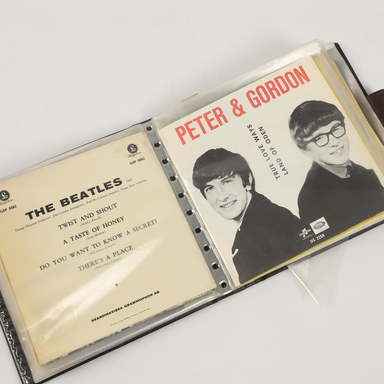 LP-SKIVOR & SINGLAR, Beatles, 22 delar. Övrigt - Övrigt - Auctionet