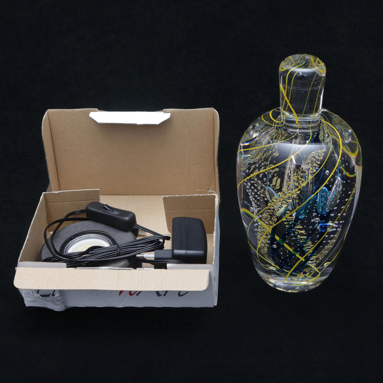 ROBERT OLDERGAARDEN. SKULPTUR, glas "Anden i flaskan" unik, bladguld 24 ...