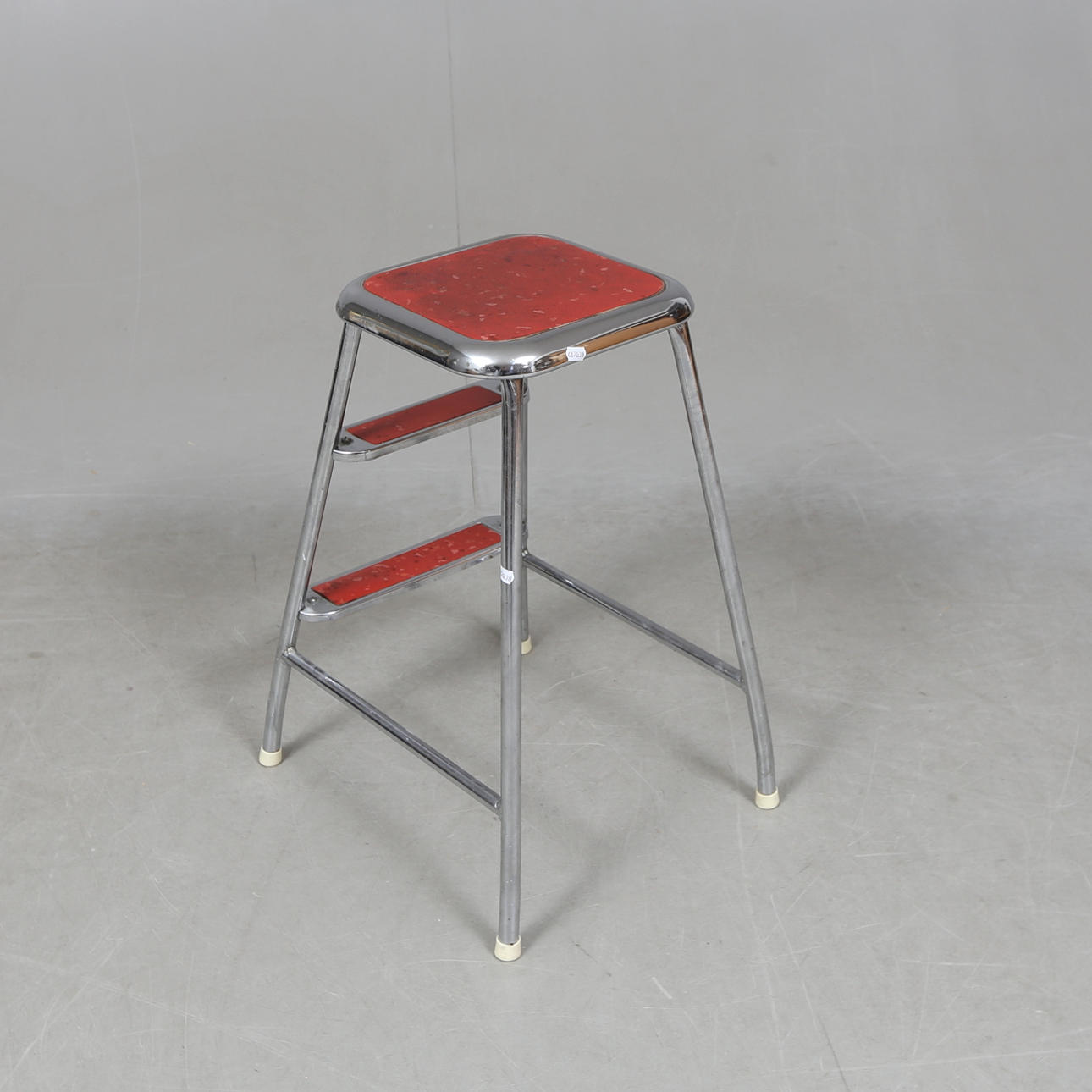 STEGPALL, AWAB, 1900-tal. Möbler - Fåtöljer & Stolar - Auctionet