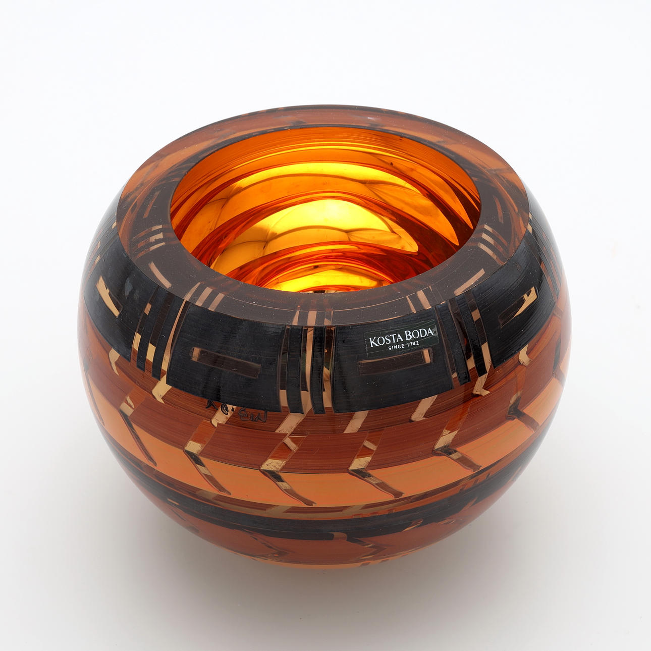 MONICA BACKSTRÖM. "Tonga", skulptur, klotformad, Kosta Boda, signerad. Glas - Konstglas - Auctionet